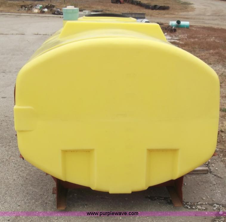 700 gallon water tank in Bucyrus, KS | Item G9090 sold | Purple Wave