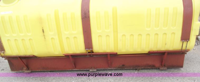 700 gallon water tank in Bucyrus, KS | Item G9090 sold | Purple Wave