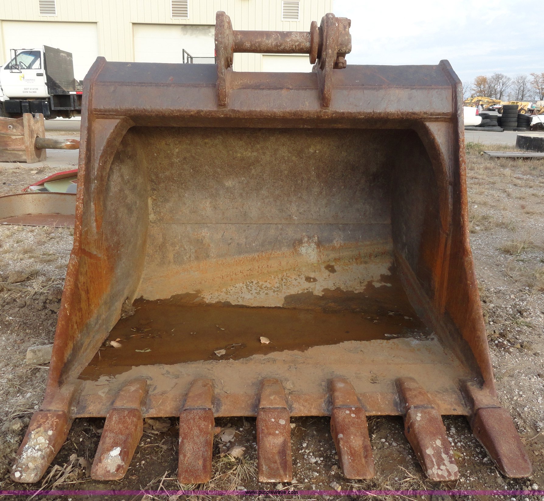 CF excavator bucket with seven teeth in Bucyrus, KS | Item A3295 sold ...
