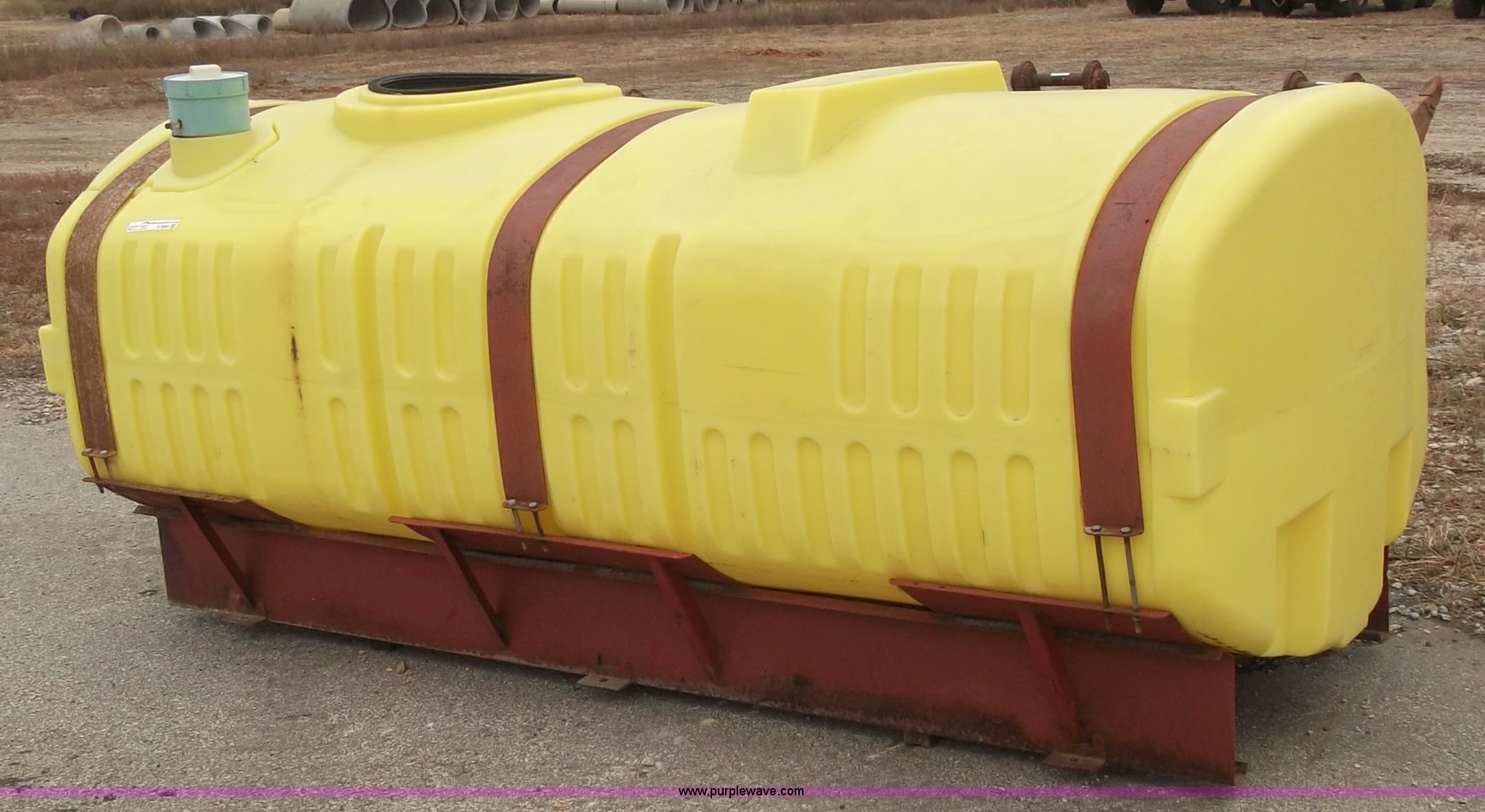 700 gallon water tank in Bucyrus, KS | Item G9090 sold | Purple Wave