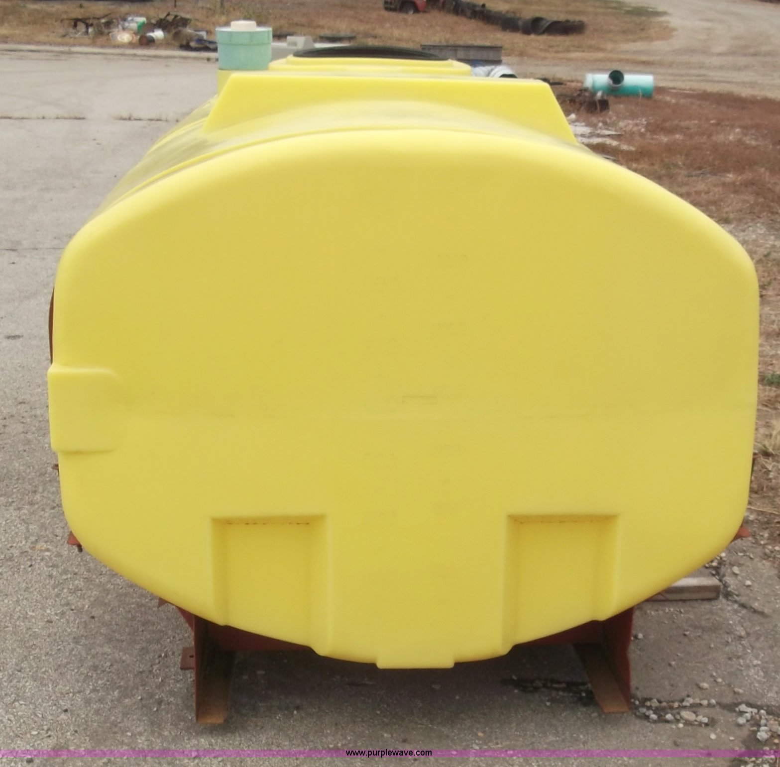 700 gallon water tank in Bucyrus, KS | Item G9090 sold | Purple Wave