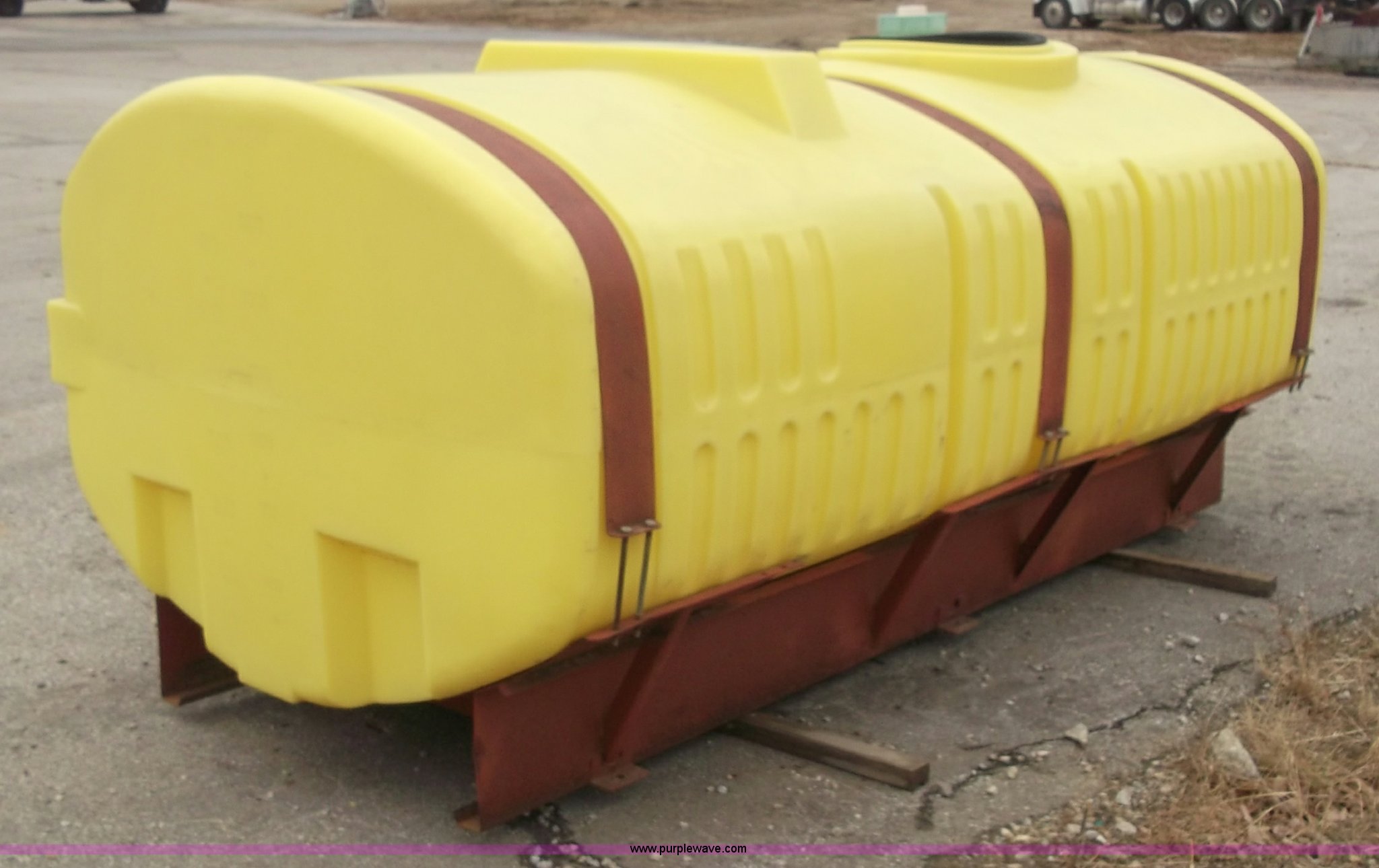 700 gallon water tank in Bucyrus, KS | Item G9090 sold | Purple Wave