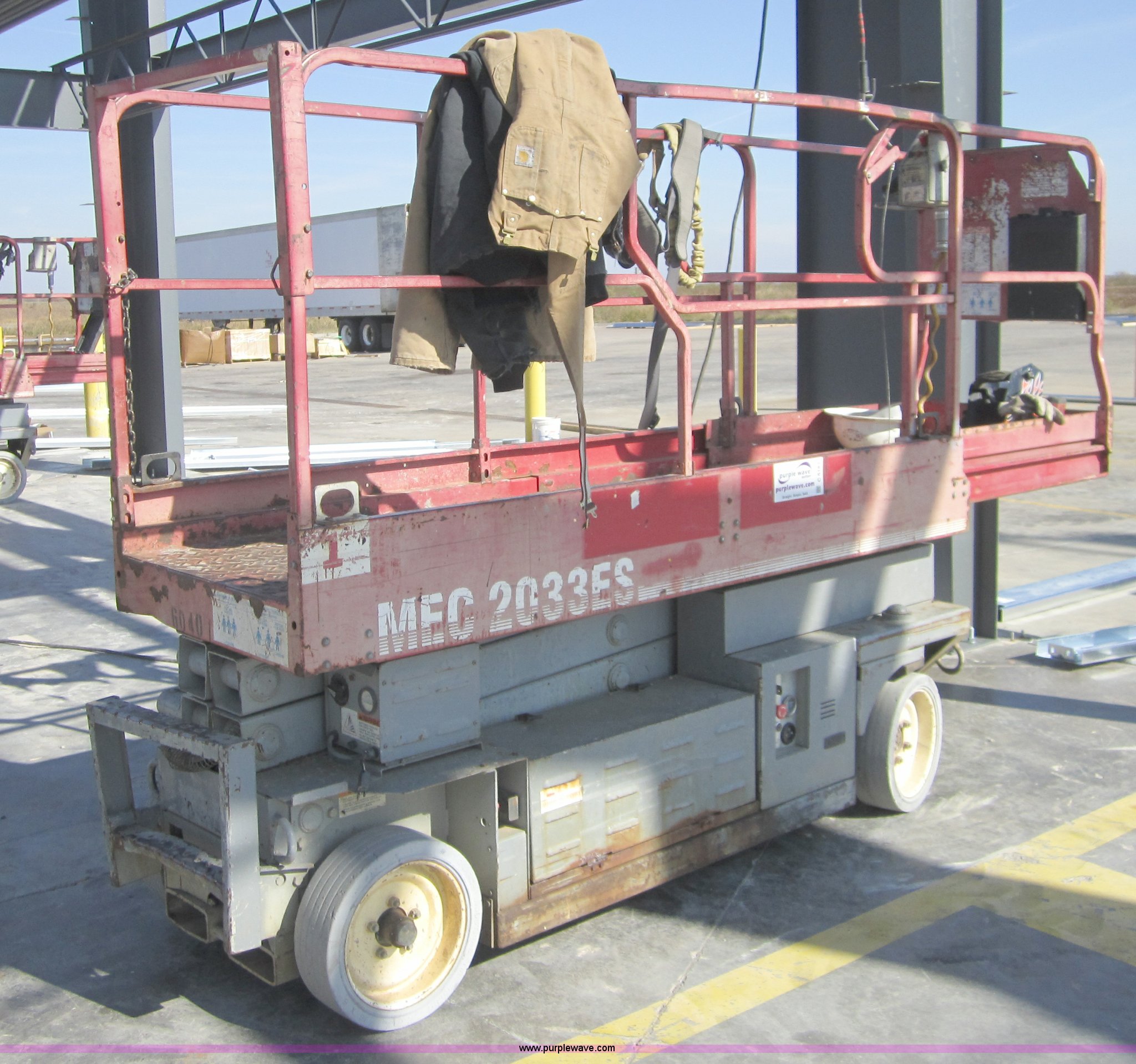 1999 Mec 2033ES scissor lift in Joplin, MO | Item C5187 sold | Purple Wave