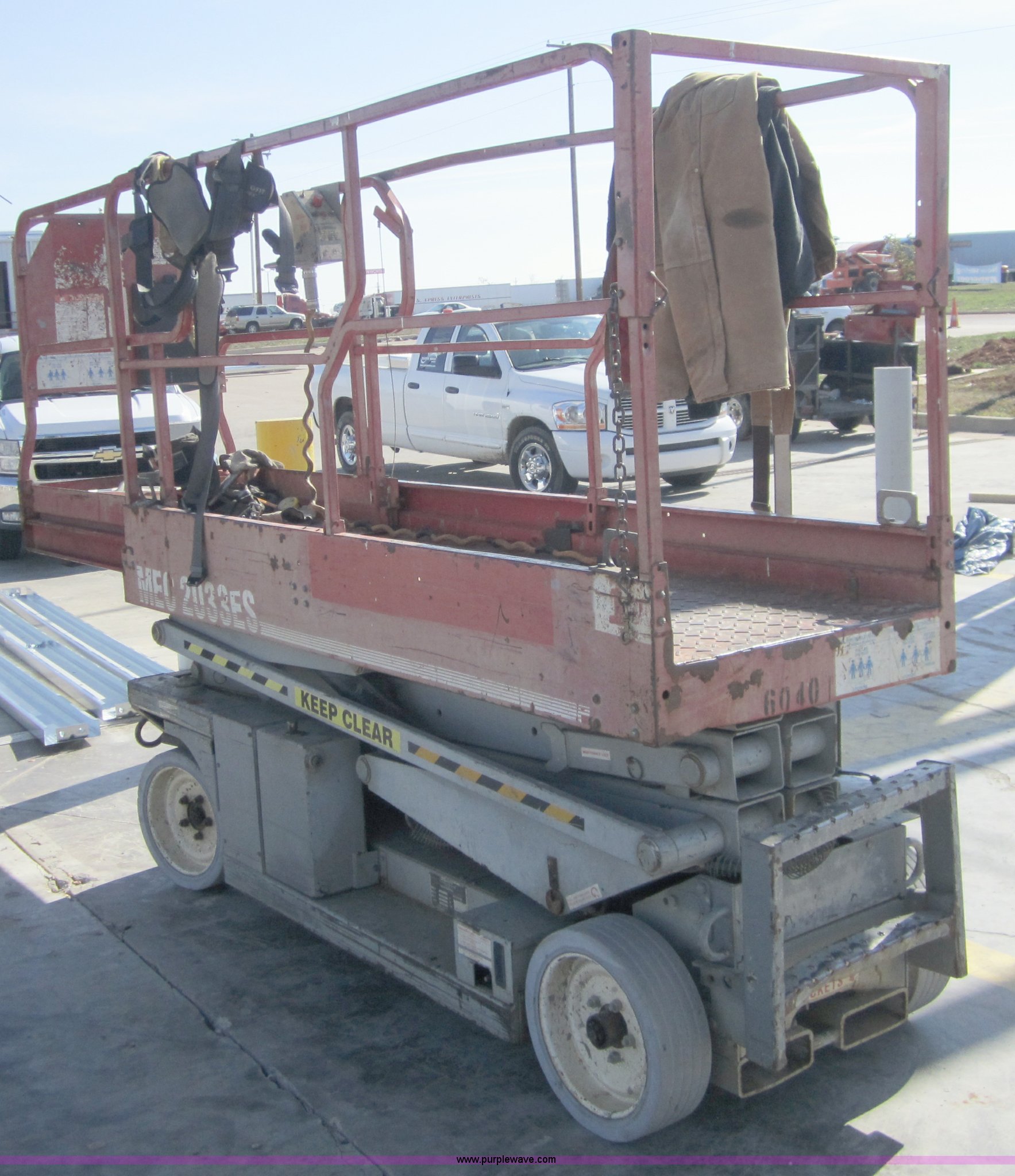 1999 Mec 2033ES scissor lift in Joplin, MO | Item C5187 sold | Purple Wave
