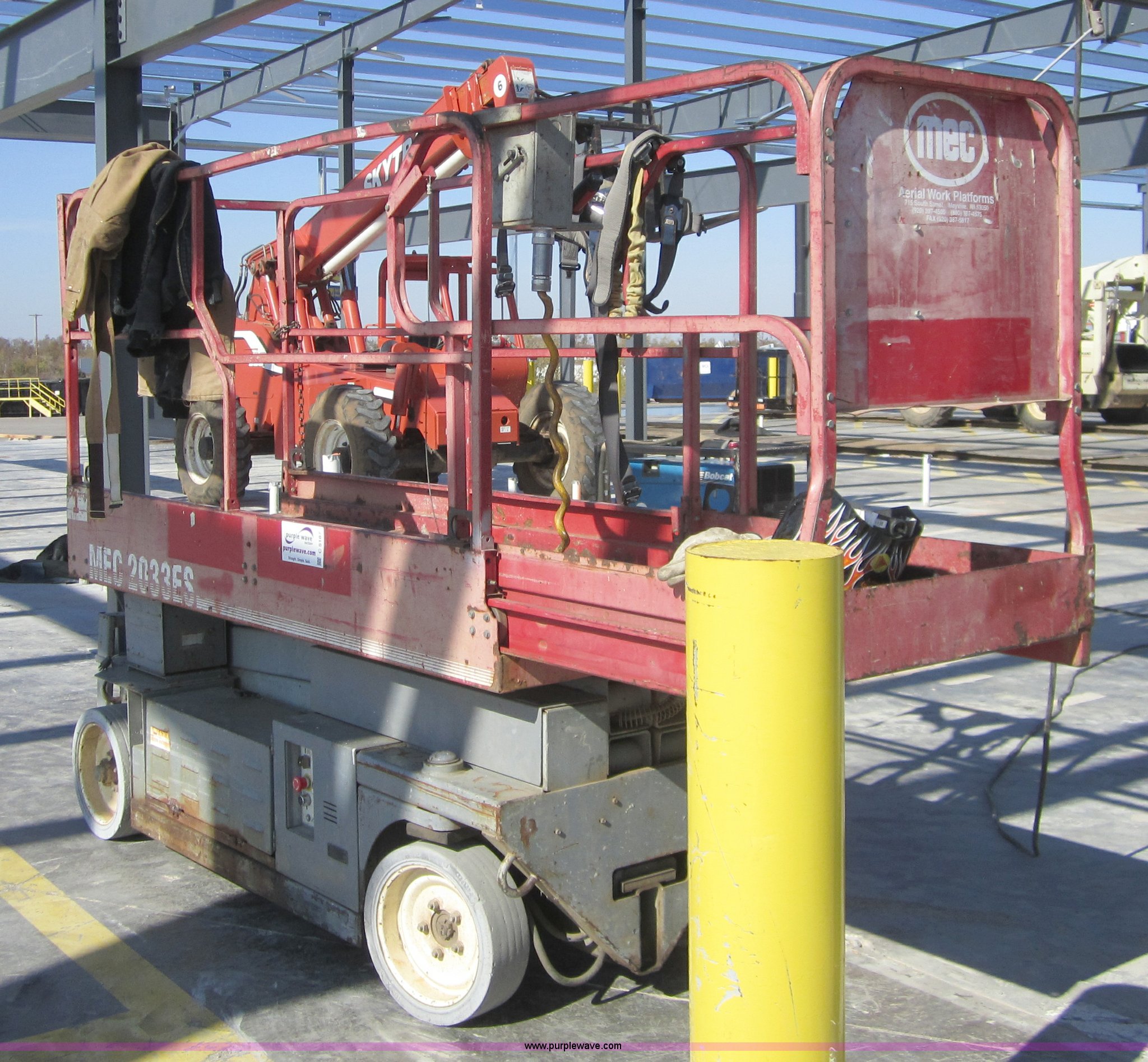 1999 Mec 2033ES scissor lift in Joplin, MO | Item C5187 sold | Purple Wave