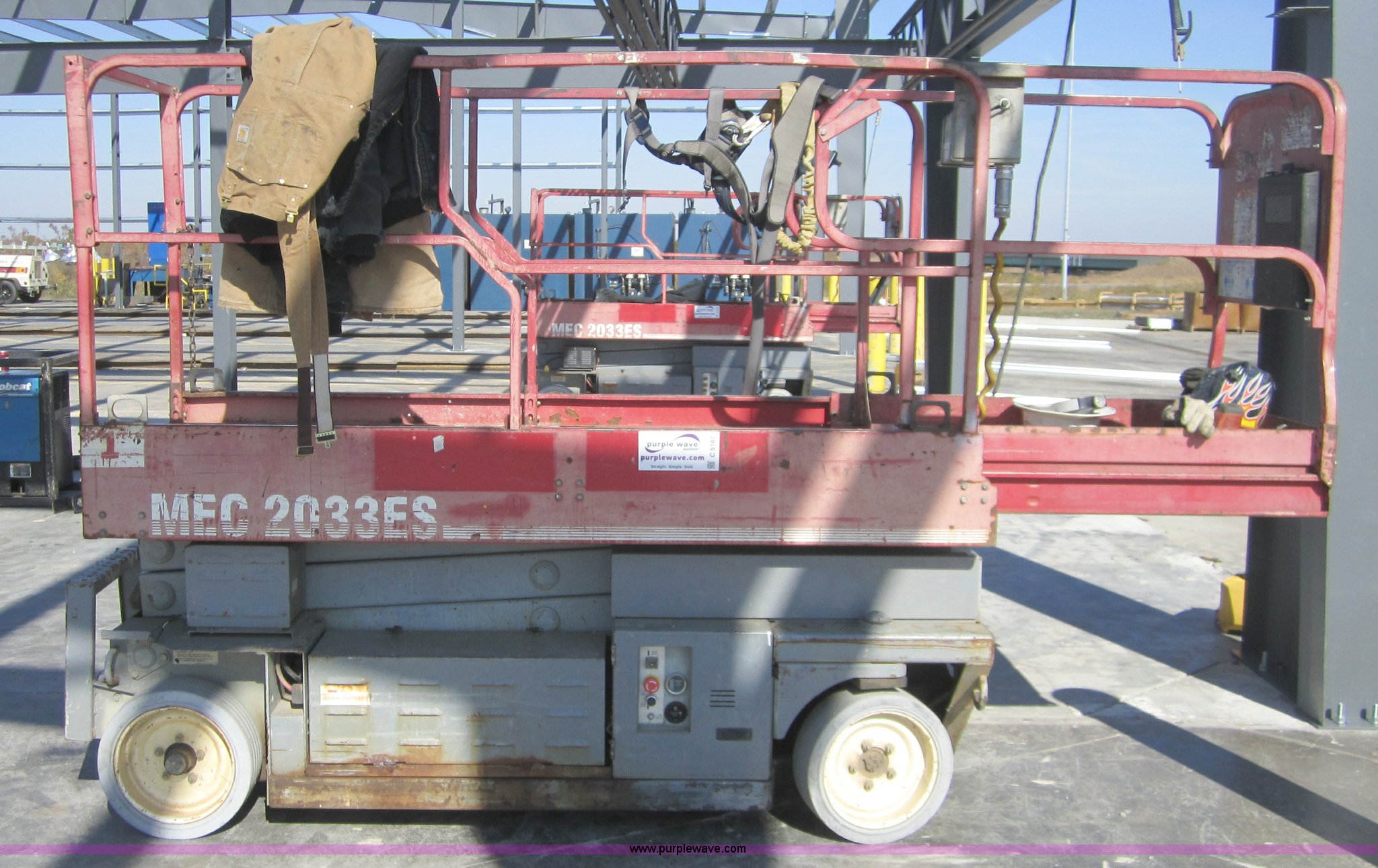 1999 Mec 2033ES scissor lift in Joplin, MO | Item C5187 sold | Purple Wave