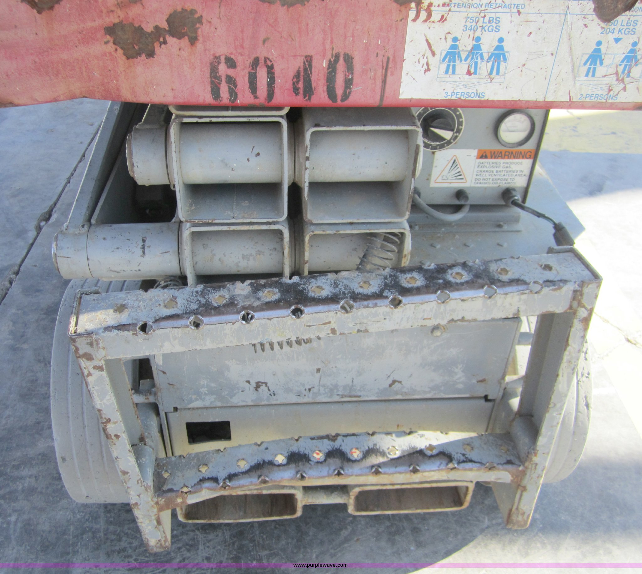1999 Mec 2033ES scissor lift in Joplin, MO | Item C5187 sold | Purple Wave