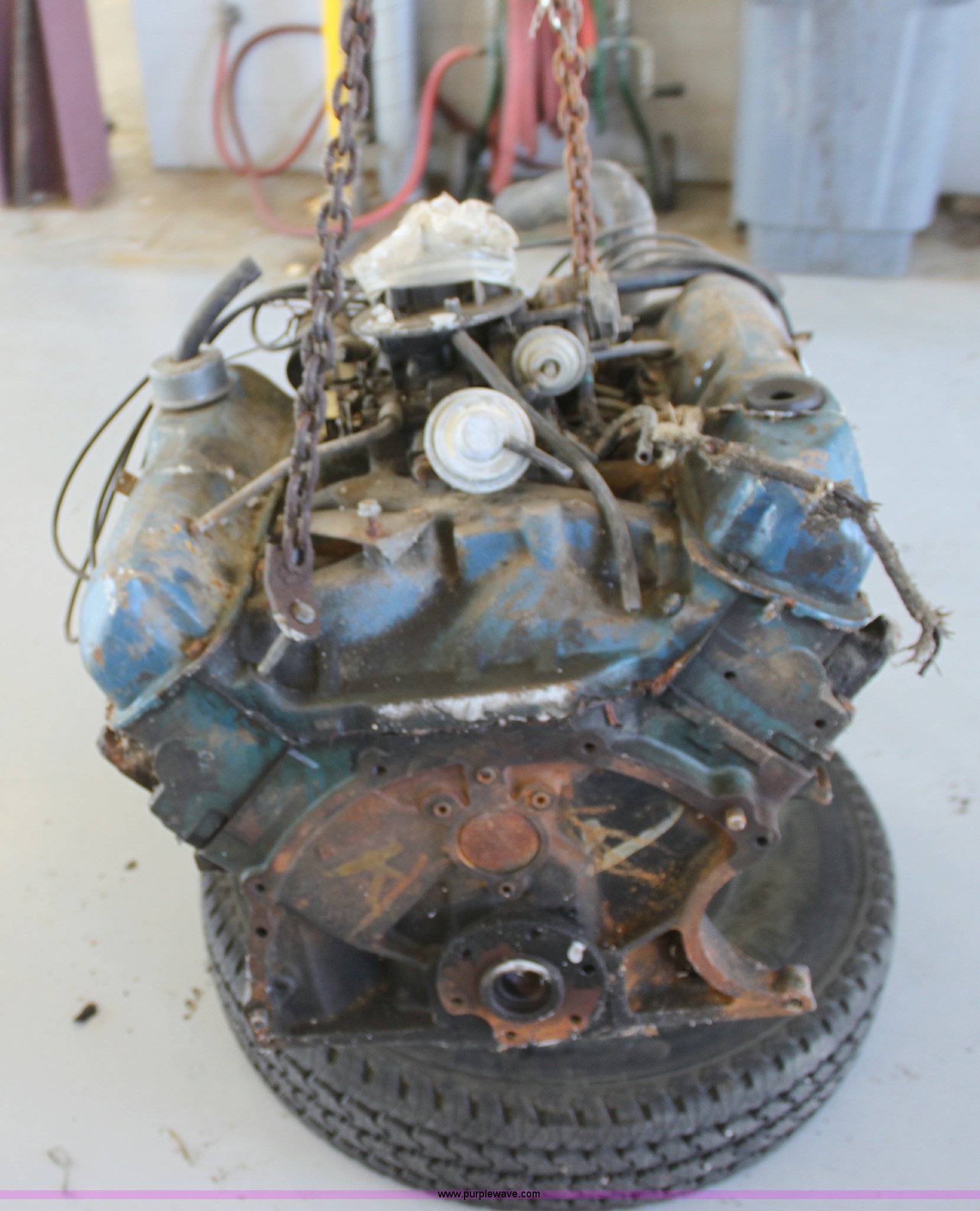 1974 Ford 360 V8 gas engine in Wichita, KS | Item A2853 sold | Purple Wave