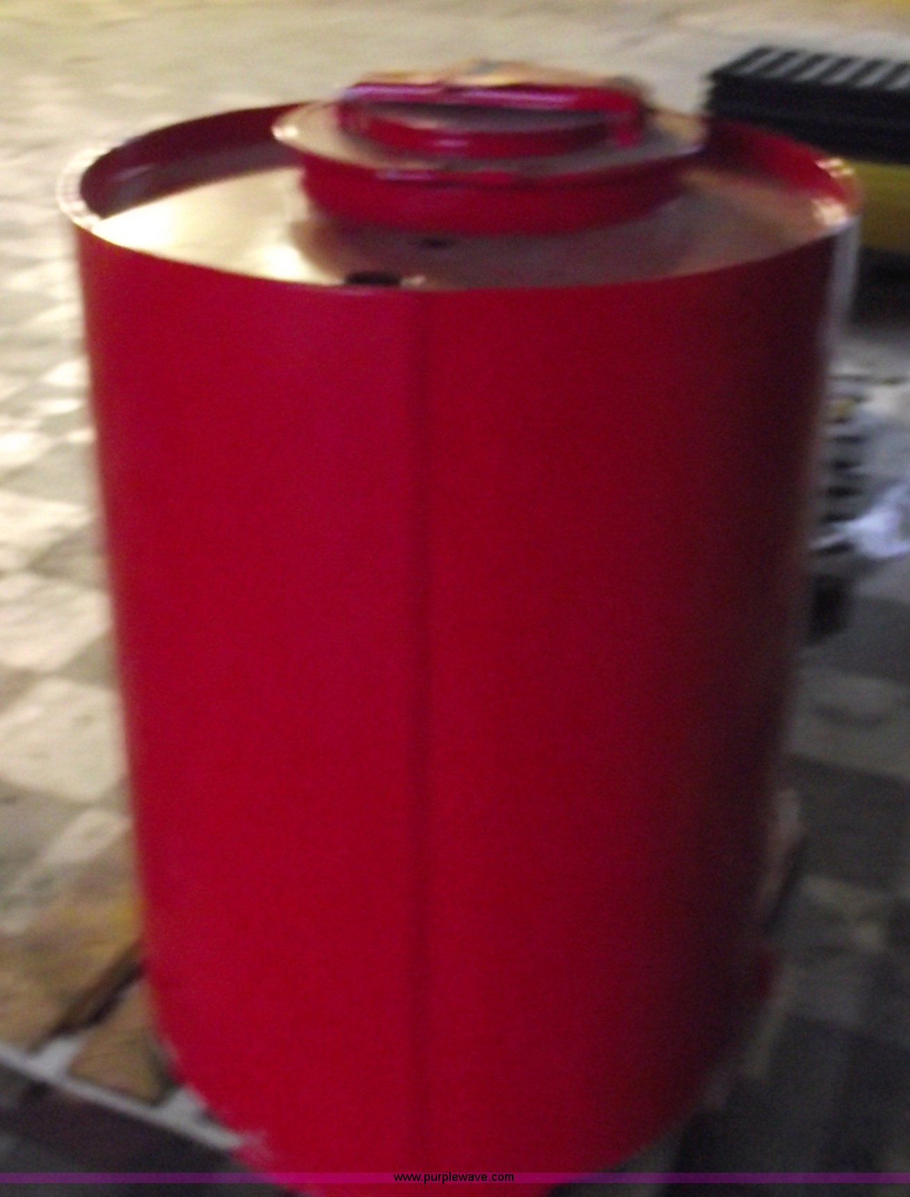 Grease hopper in Lebanon, MO | Item C5732 sold | Purple Wave