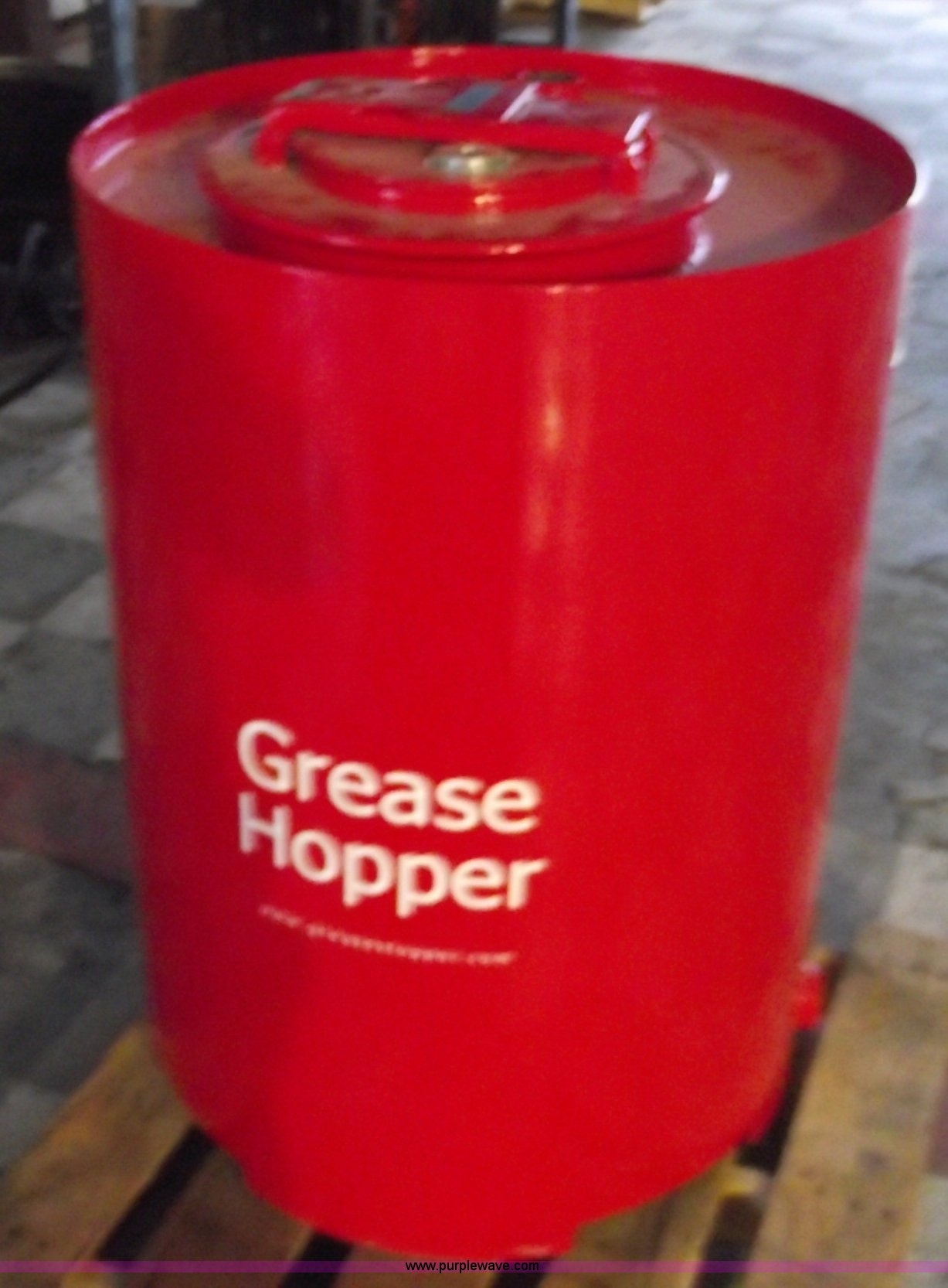 Grease hopper in Lebanon, MO | Item C5732 sold | Purple Wave