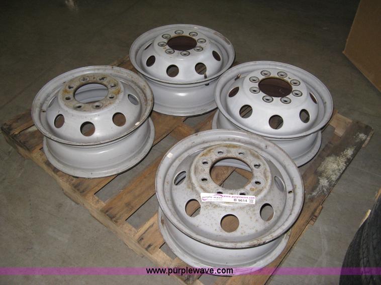 (4) Ford 8-lug steel wheels in Wichita, KS | Item B9614 sold | Purple Wave