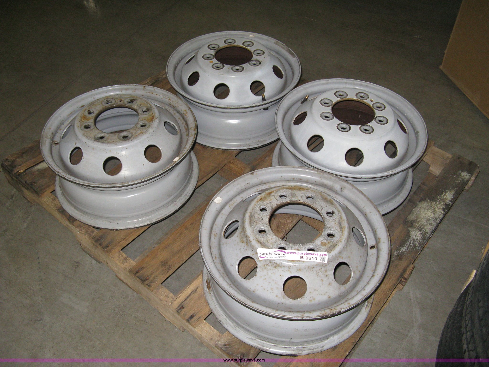 (4) Ford 8-lug steel wheels in Wichita, KS | Item B9614 sold | Purple Wave