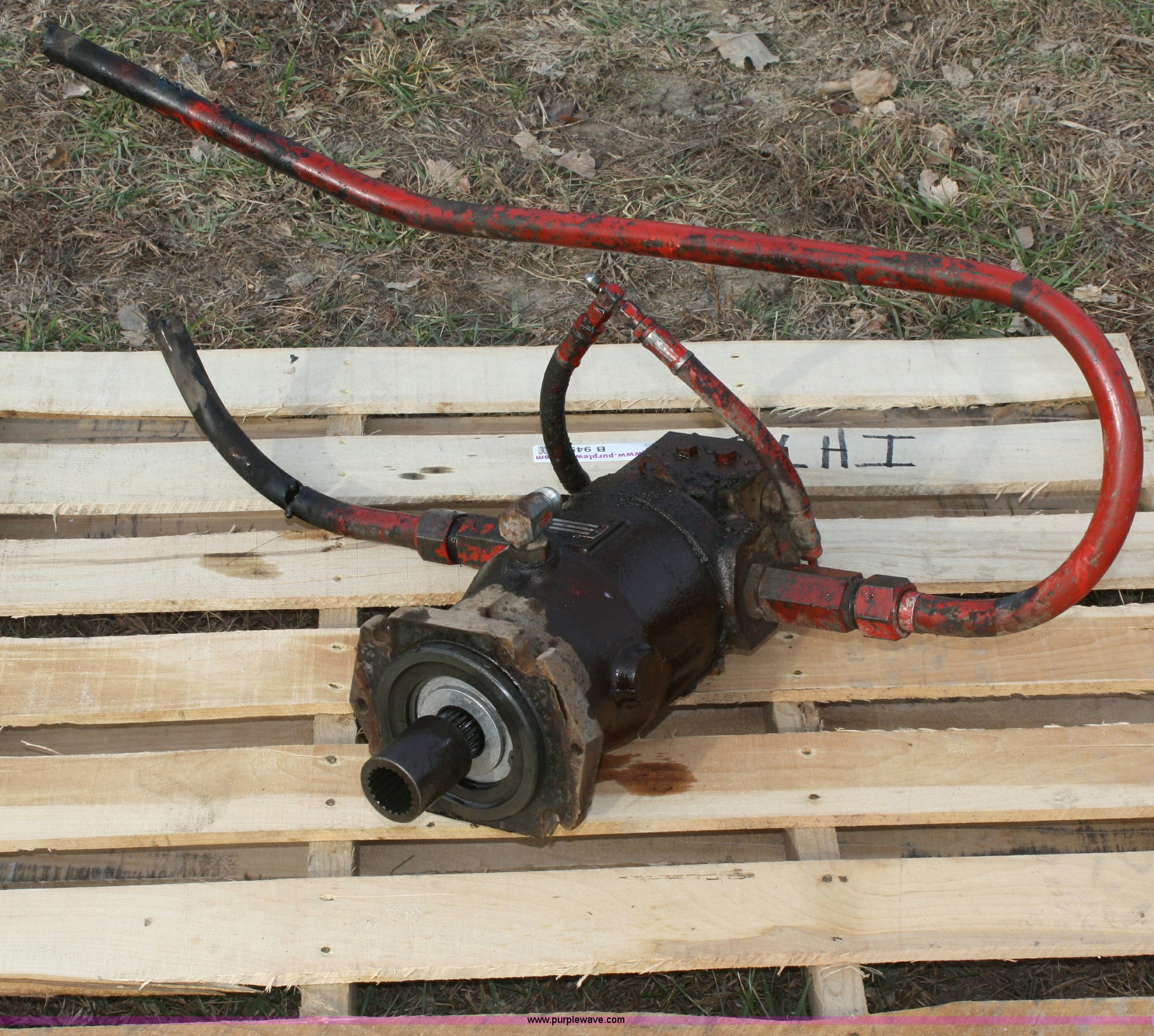 Hydrostatic drive motor in Wakarusa, KS | Item B9452 sold | Purple Wave