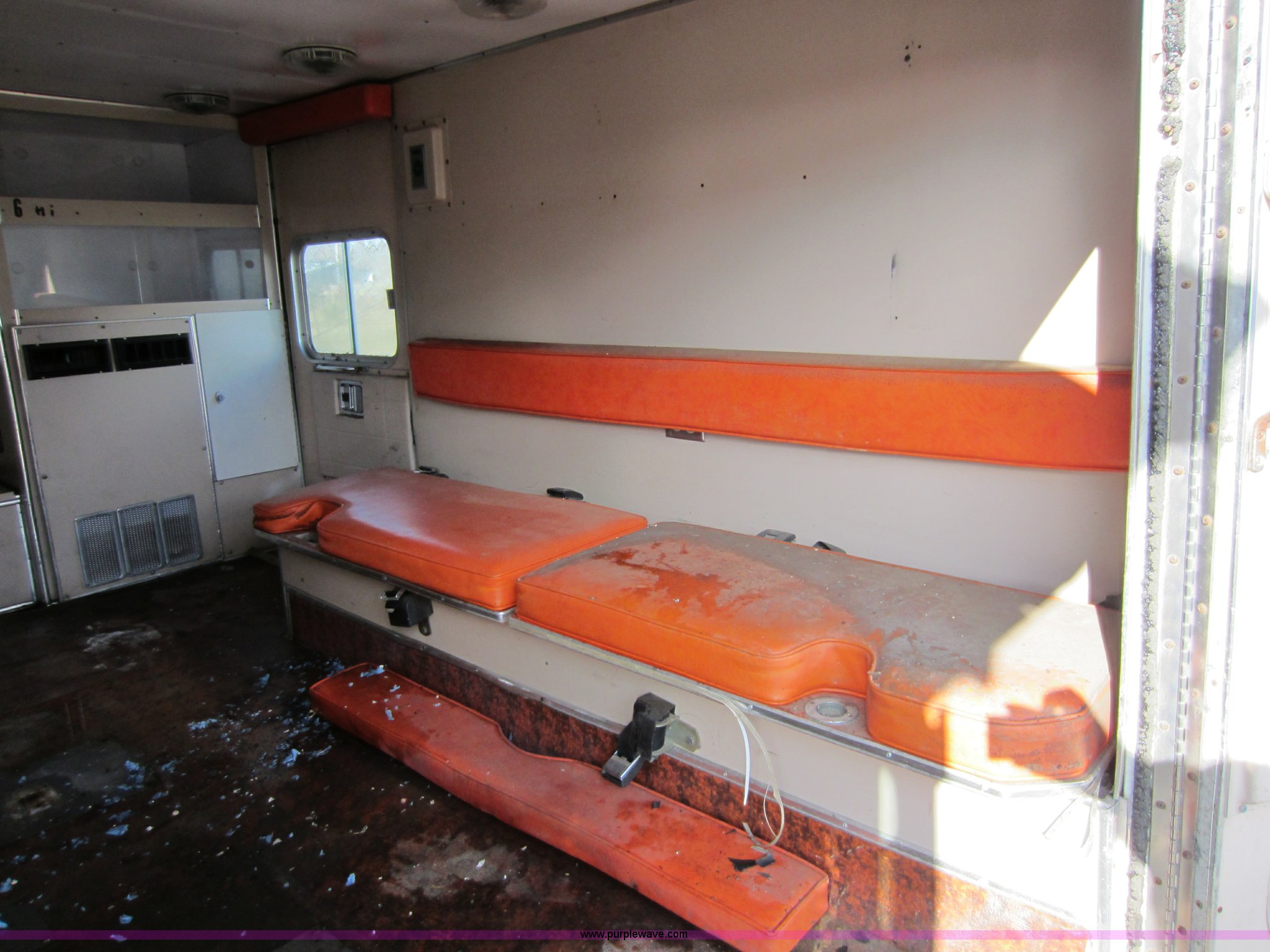 Stratus ambulance body in Columbus, KS | Item B9065 sold | Purple Wave
