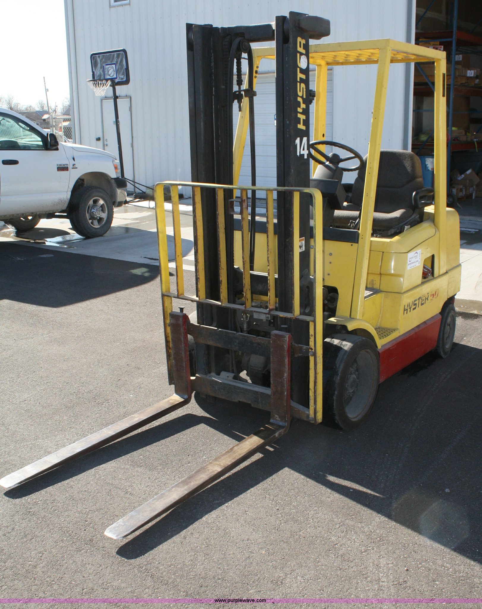 Hyster 50 forklift in Lawrence, KS | Item A6644 sold | Purple Wave