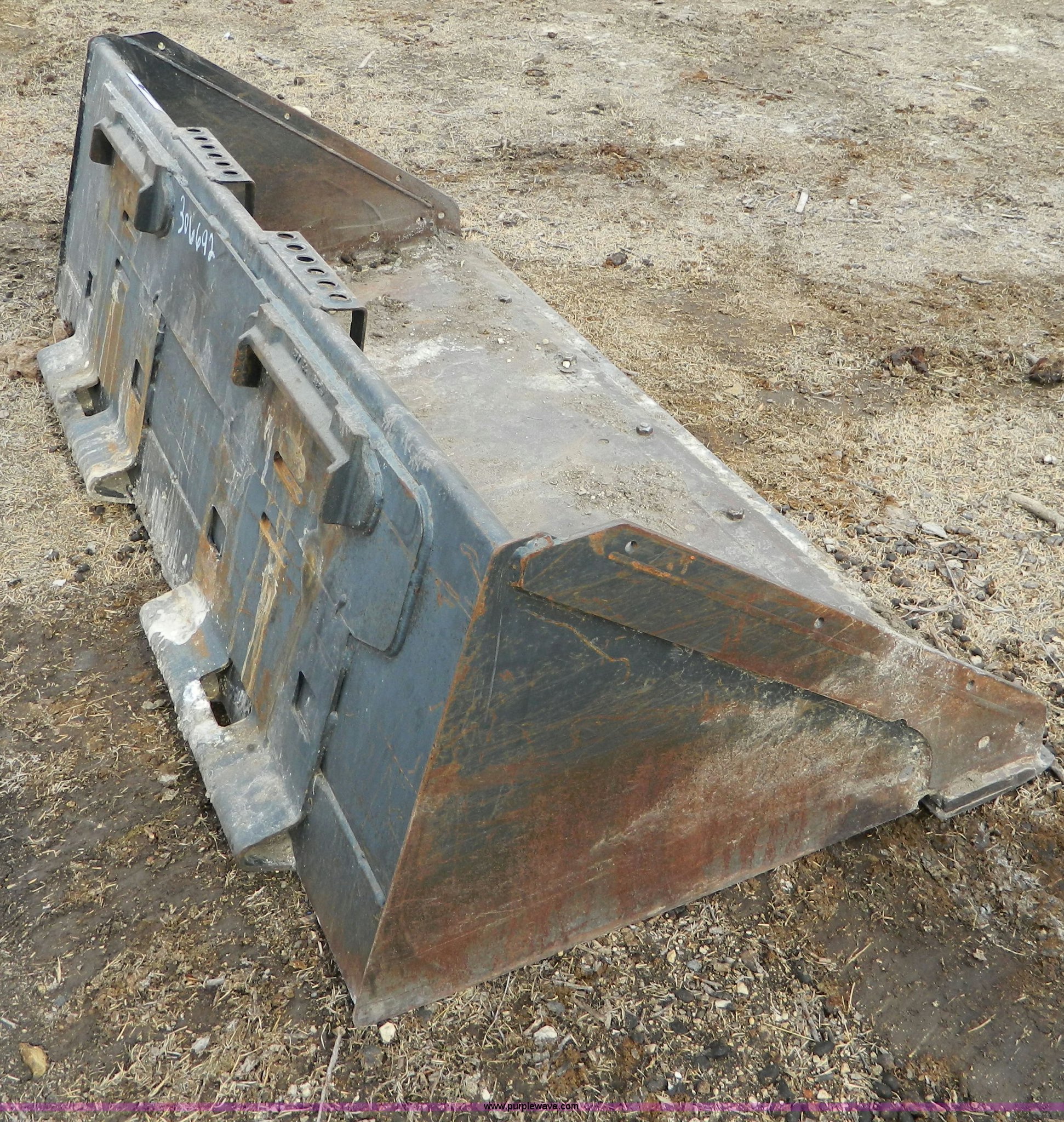 67" smooth edge bucket in Stockton, KS | Item D8708 sold | Purple Wave