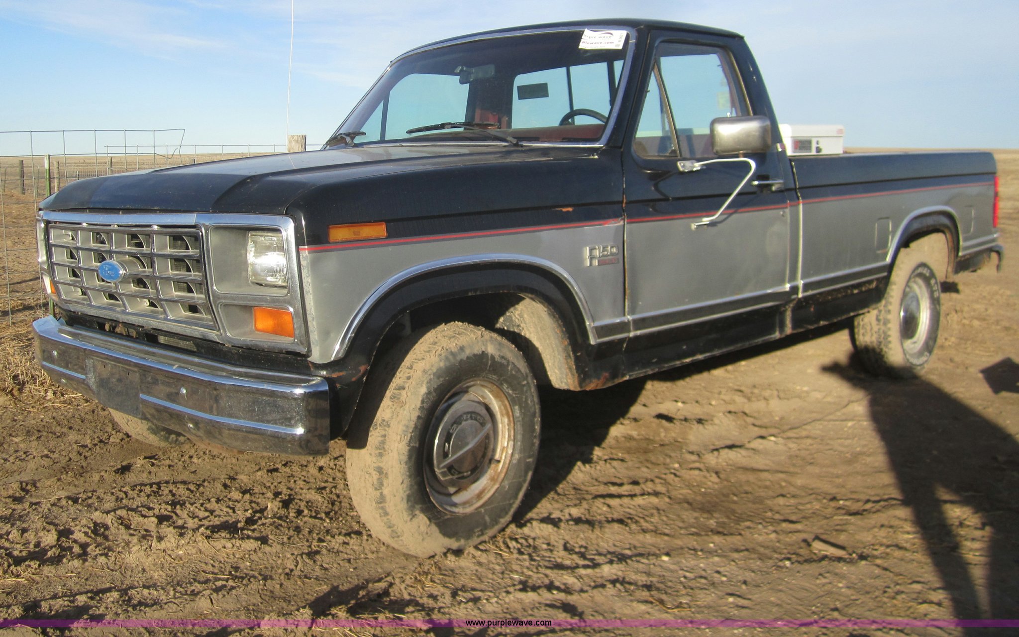 1986 Ford F150 pickup truck in Dighton, KS | Item B5621 sold | Purple Wave