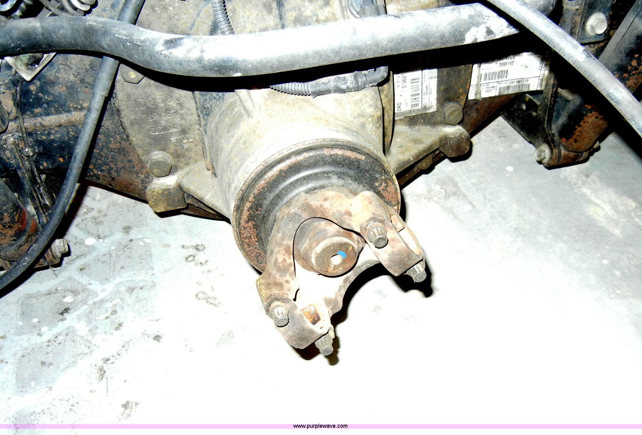 2008 Ford F550 rear axle in Topeka, KS | Item C4156 sold | Purple Wave