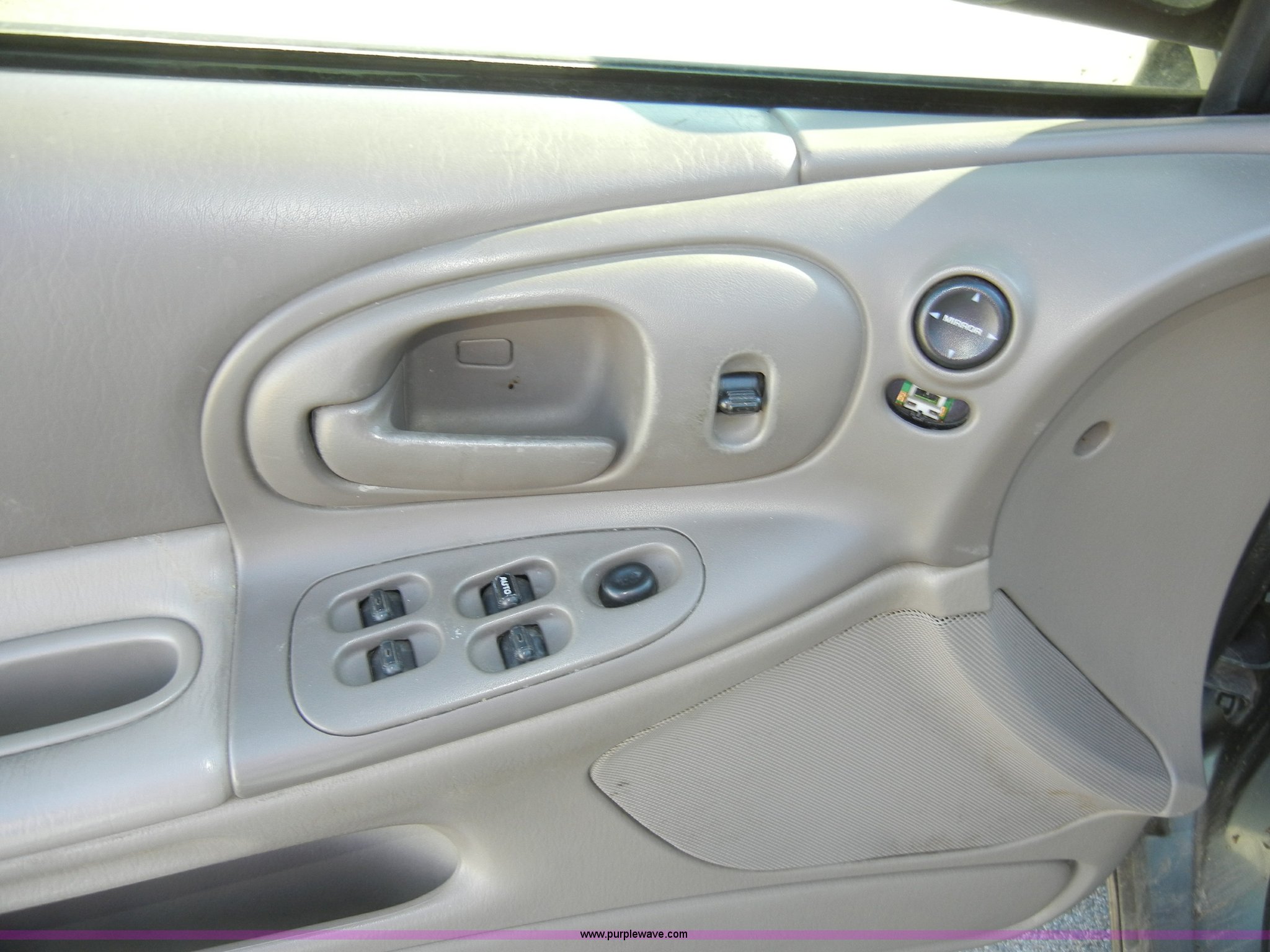 2003 Dodge Intrepid SE in Manhattan, KS | Item D9761 sold | Purple Wave