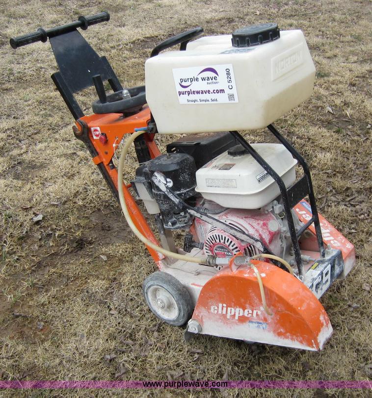 Norton Clipper concrete saw in Porter, OK | Item C5280 sold | Purple Wave