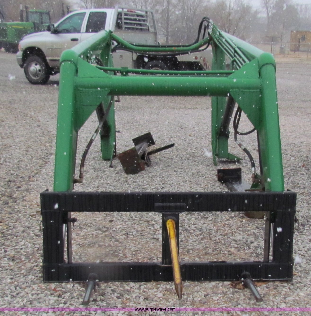 Dual loader in Kiowa, KS | Item I9508 sold | Purple Wave