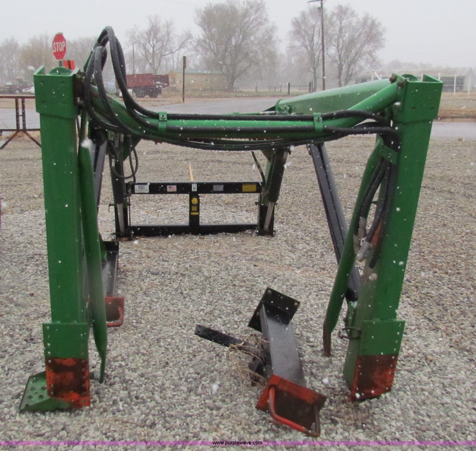 Dual loader in Kiowa, KS | Item I9508 sold | Purple Wave