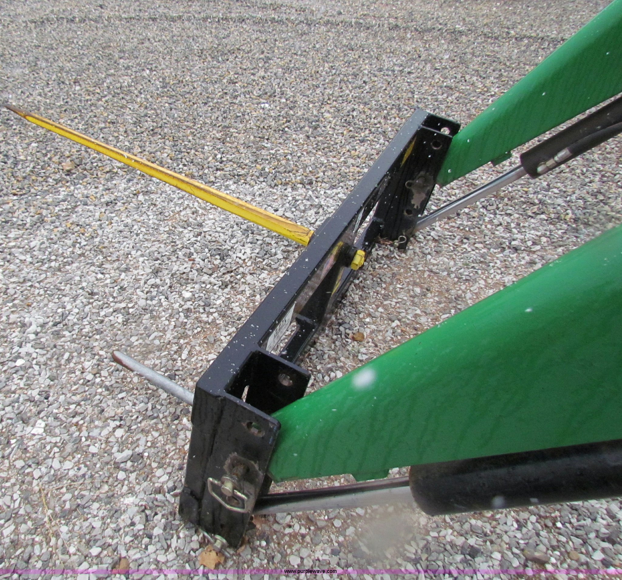 Dual loader in Kiowa, KS | Item I9508 sold | Purple Wave