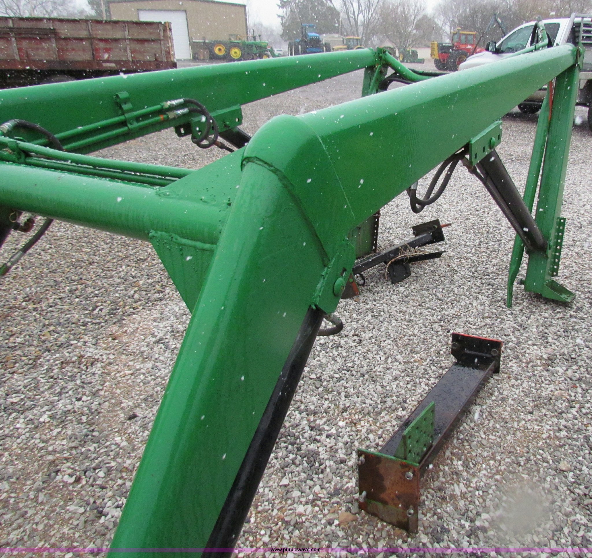 Dual loader in Kiowa, KS | Item I9508 sold | Purple Wave