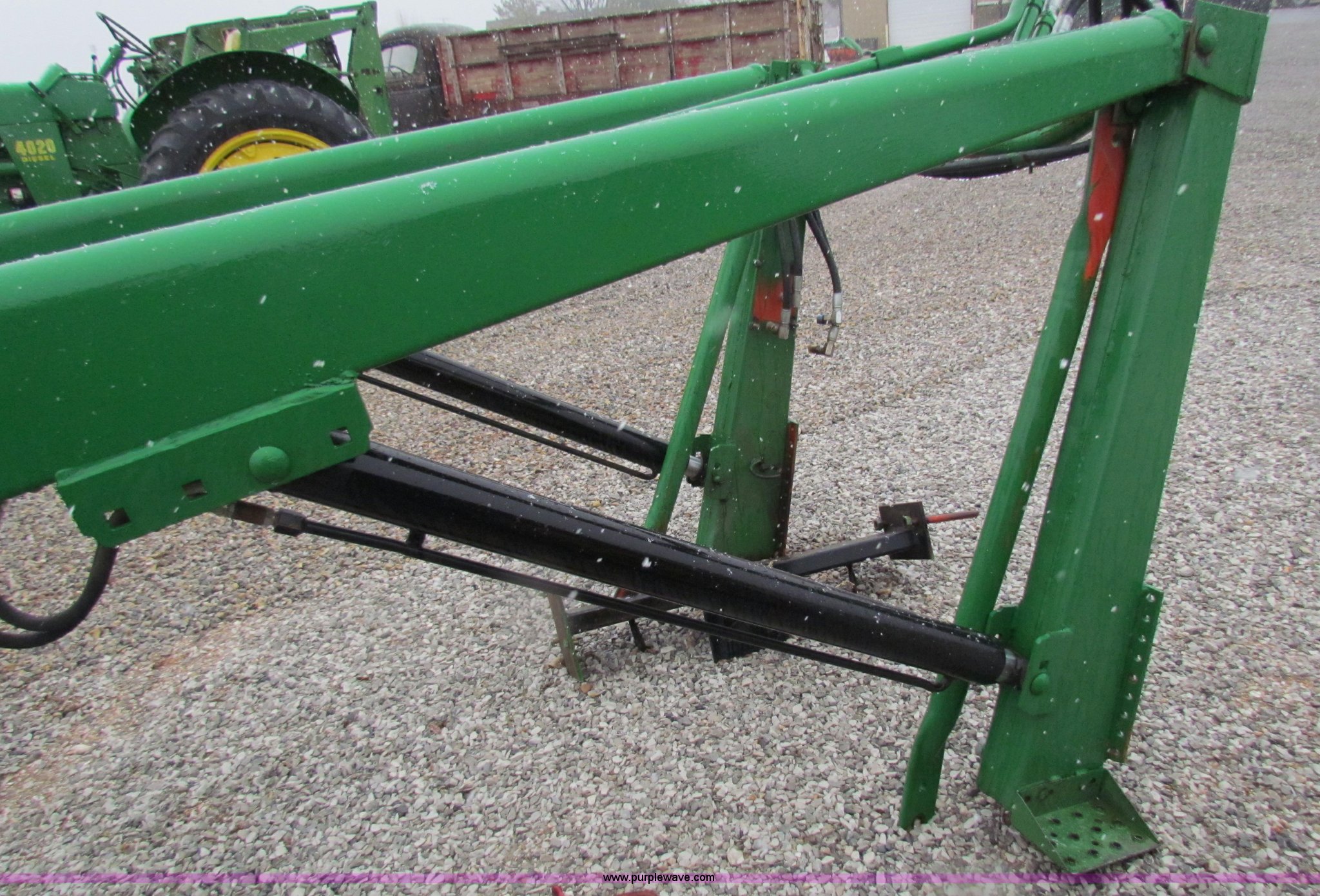 Dual loader in Kiowa, KS | Item I9508 sold | Purple Wave