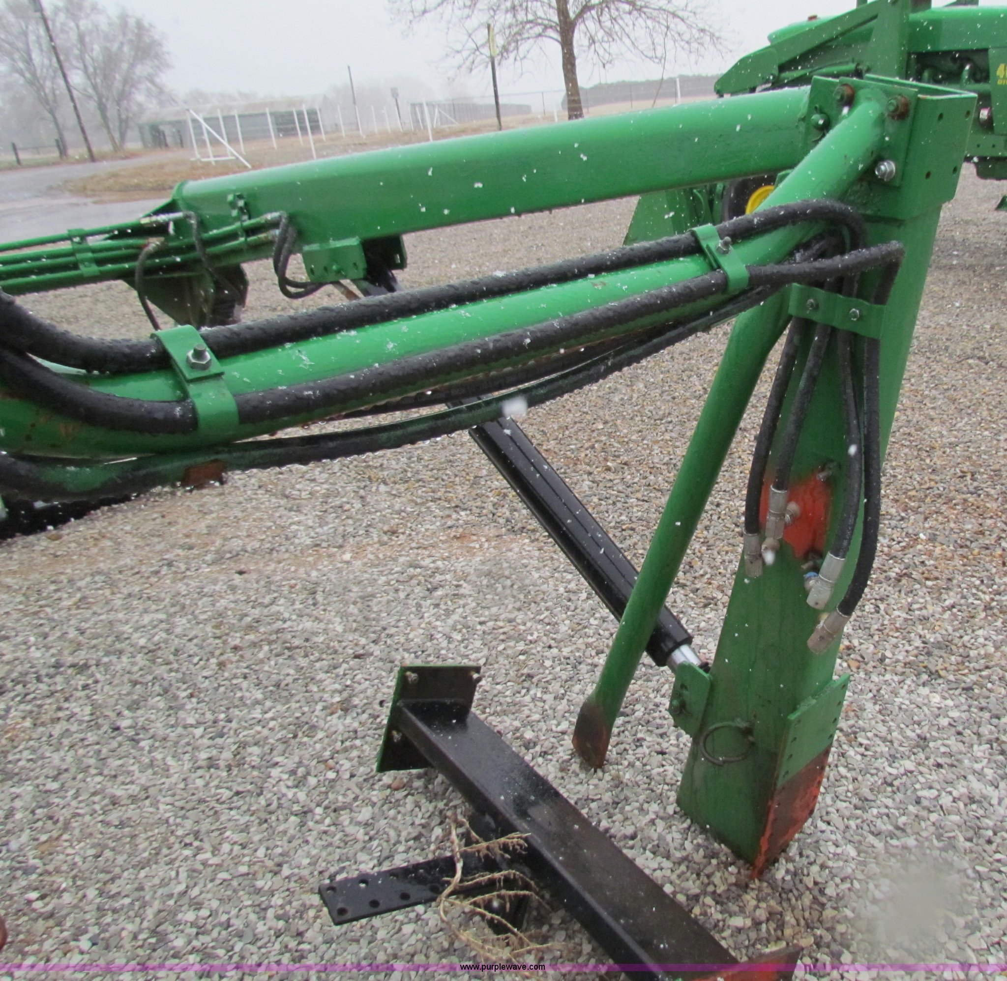 Dual loader in Kiowa, KS | Item I9508 sold | Purple Wave