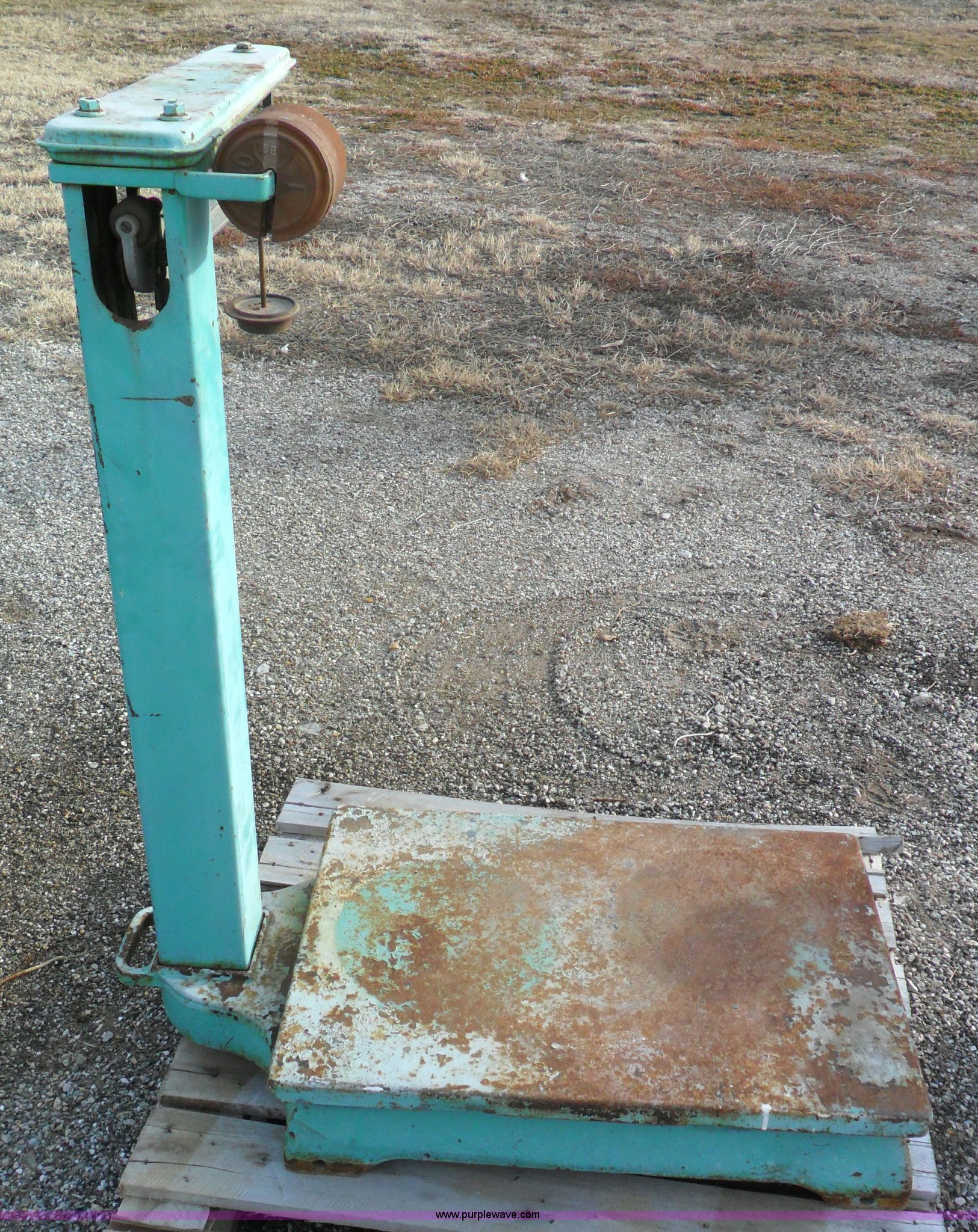 1000lb capacity feed scale in Sterling, KS | Item A1950 sold | Purple Wave