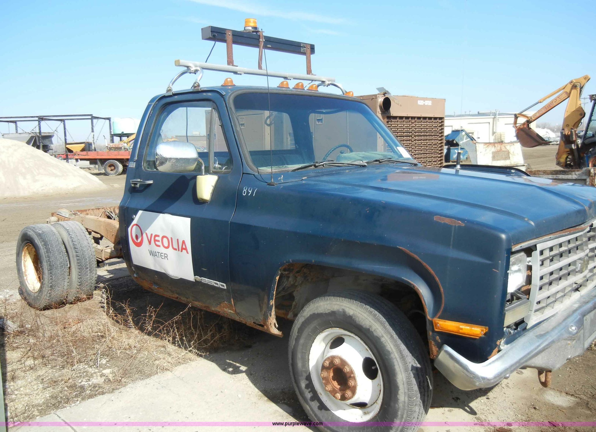 1989 Chevrolet Cheyenne R3500 truck cab and chassis in Junction City ...