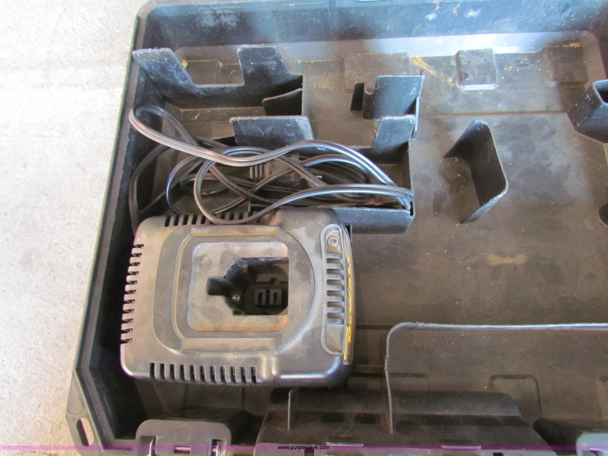 DeWalt DC920 cordless drill in Salina, KS | Item I9568 sold | Purple Wave