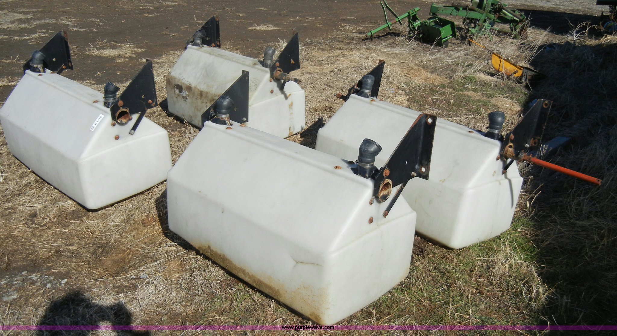 (4) dry fertilizer boxes in Baileyville, KS | Item C4175 sold | Purple Wave