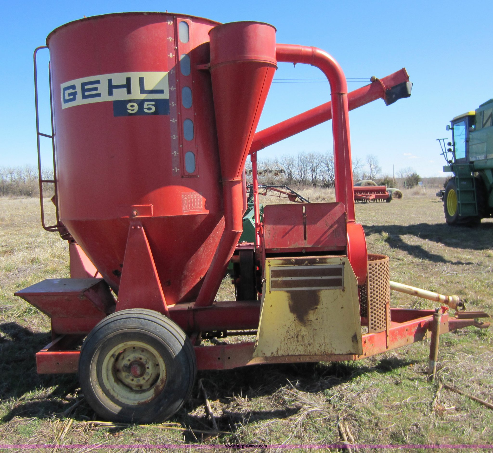Gehl 95MX feed grinder/mixer in Thayer, KS | Item C5313 sold | Purple Wave