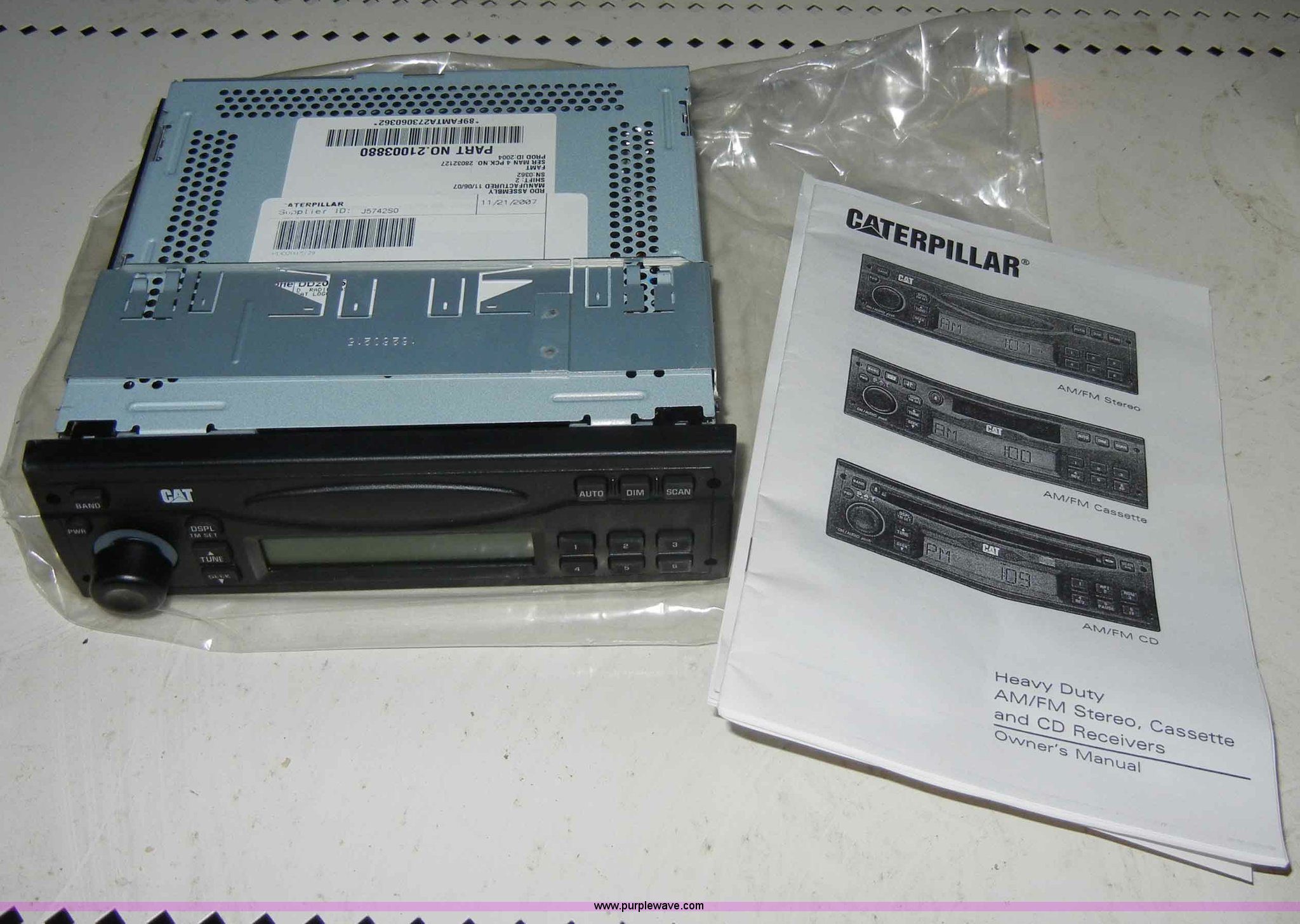 Caterpillar AM/FM stereo unit in Tonganoxie, KS | Item J9442 sold ...