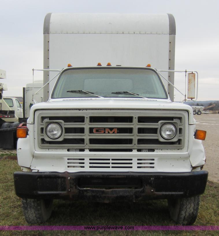 1983 GMC TopKick C60 box truck in Garnett, KS | Item A5615 sold | Purple Wave