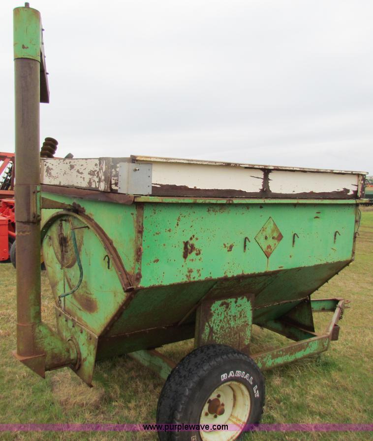 John Deere auger wagon in Guthrie, OK | Item B7190 sold | Purple Wave