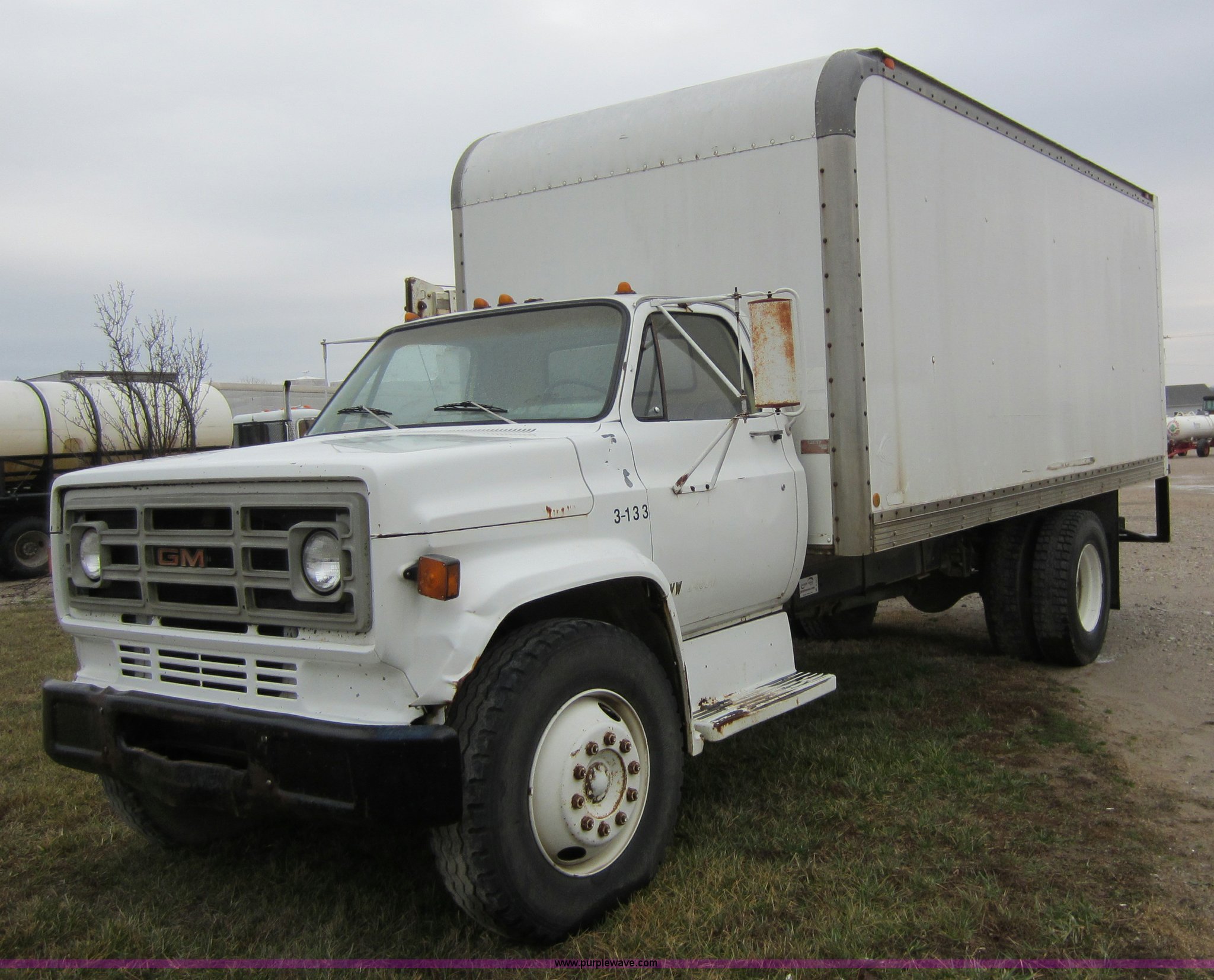 1983 GMC TopKick C60 box truck in Garnett, KS | Item A5615 sold | Purple Wave