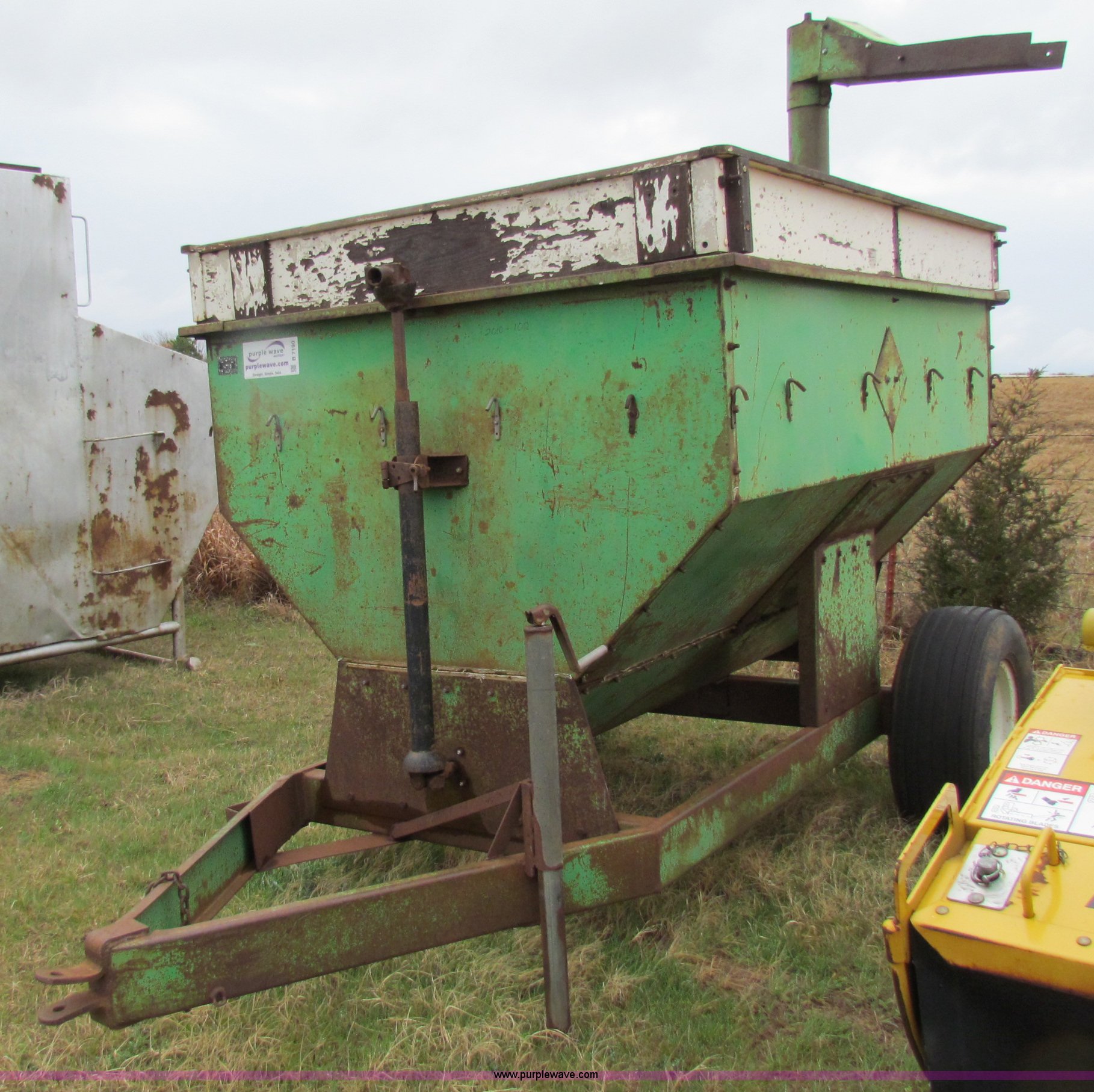 John Deere auger wagon in Guthrie, OK | Item B7190 sold | Purple Wave