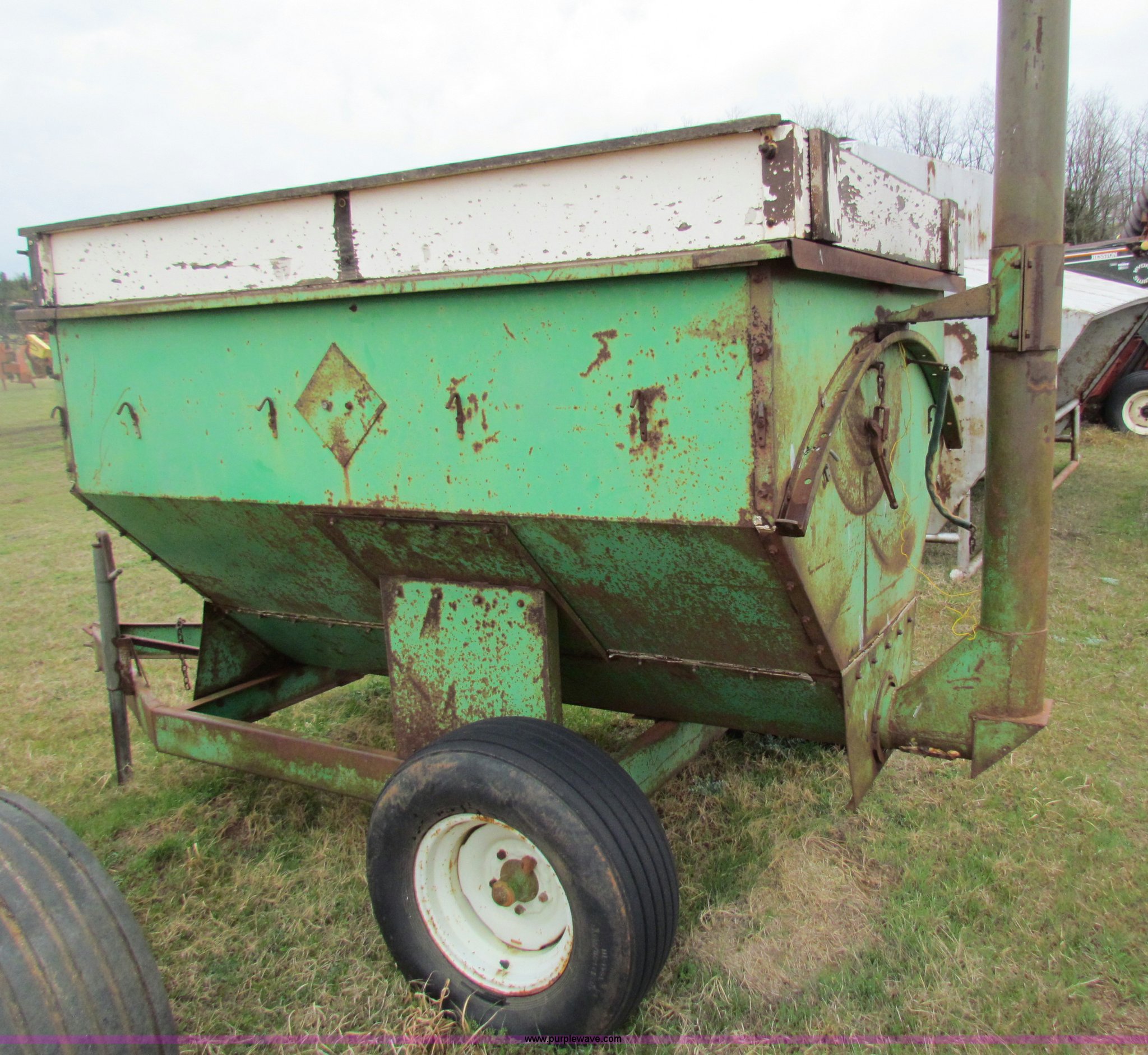 John Deere auger wagon in Guthrie, OK | Item B7190 sold | Purple Wave