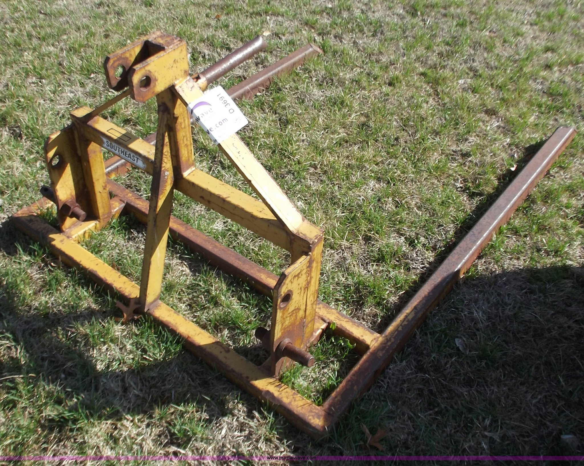 Southeast three point bale hauler in Corder, MO | Item D3691 sold ...