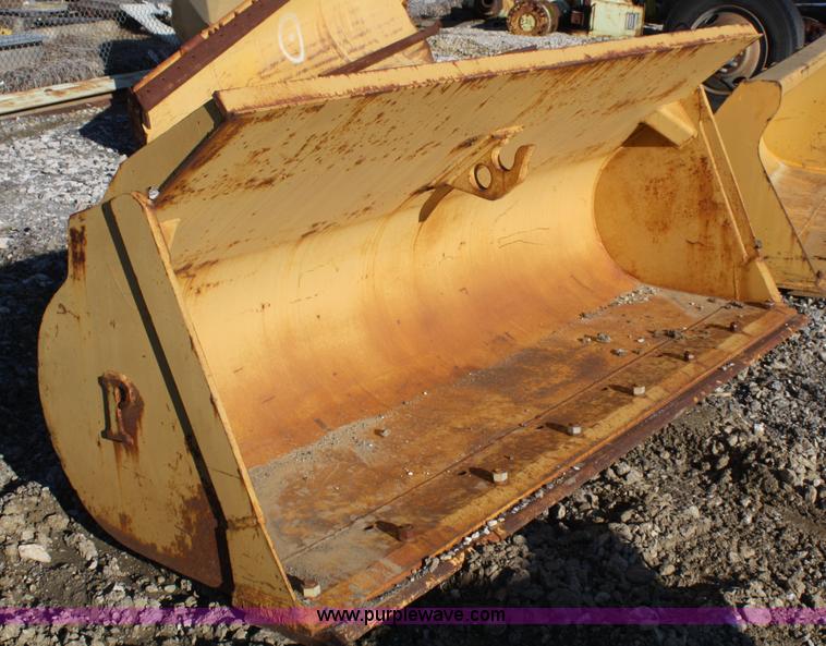 Pemberton loader bucket in Kansas City, KS | Item A6936 sold | Purple Wave
