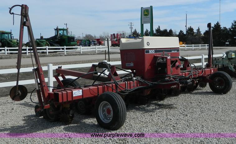 Case IH 900 Cyclo Air 8 row planter in Great Bend, KS | Item D8886 sold ...