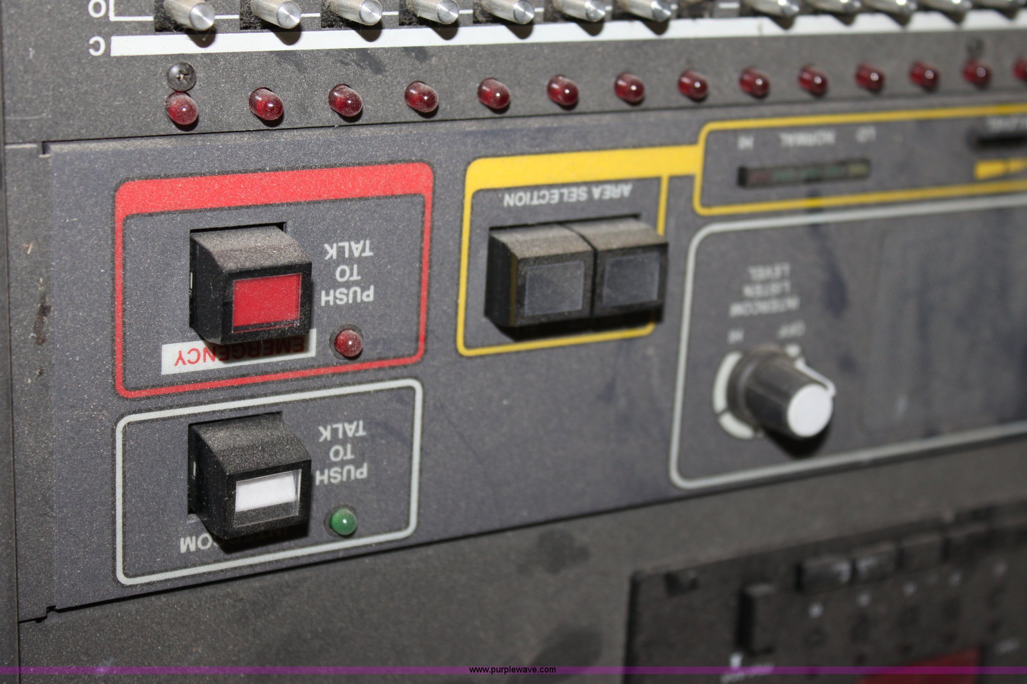 Assorted electronics in Hutchinson, KS | Item A7476 sold | Purple Wave