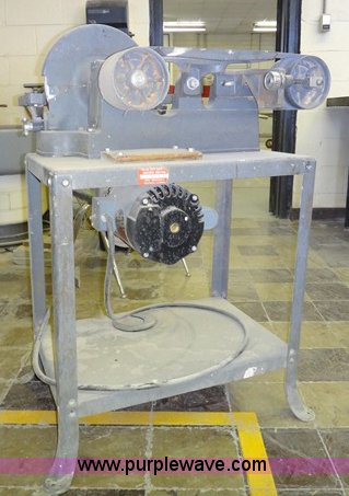 Delta combination sander in Columbus, KS | Item B1053 sold | Purple Wave