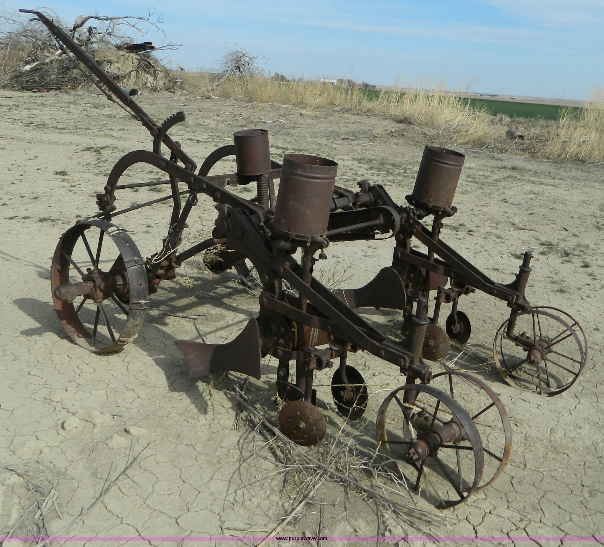 John Deere two row lister in Oberlin, KS | Item T9758 sold | Purple Wave