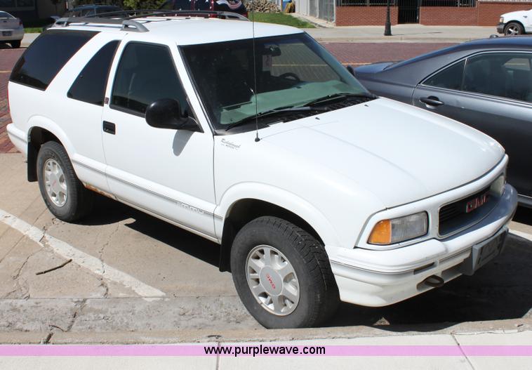 1997 GMC Jimmy SUV in Lyons, KS | Item D7664 sold | Purple Wave