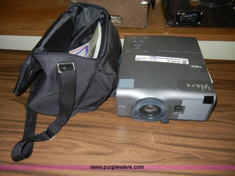 MultiSync VT40LP LCD projector with case in Junction City, KS | Item ...