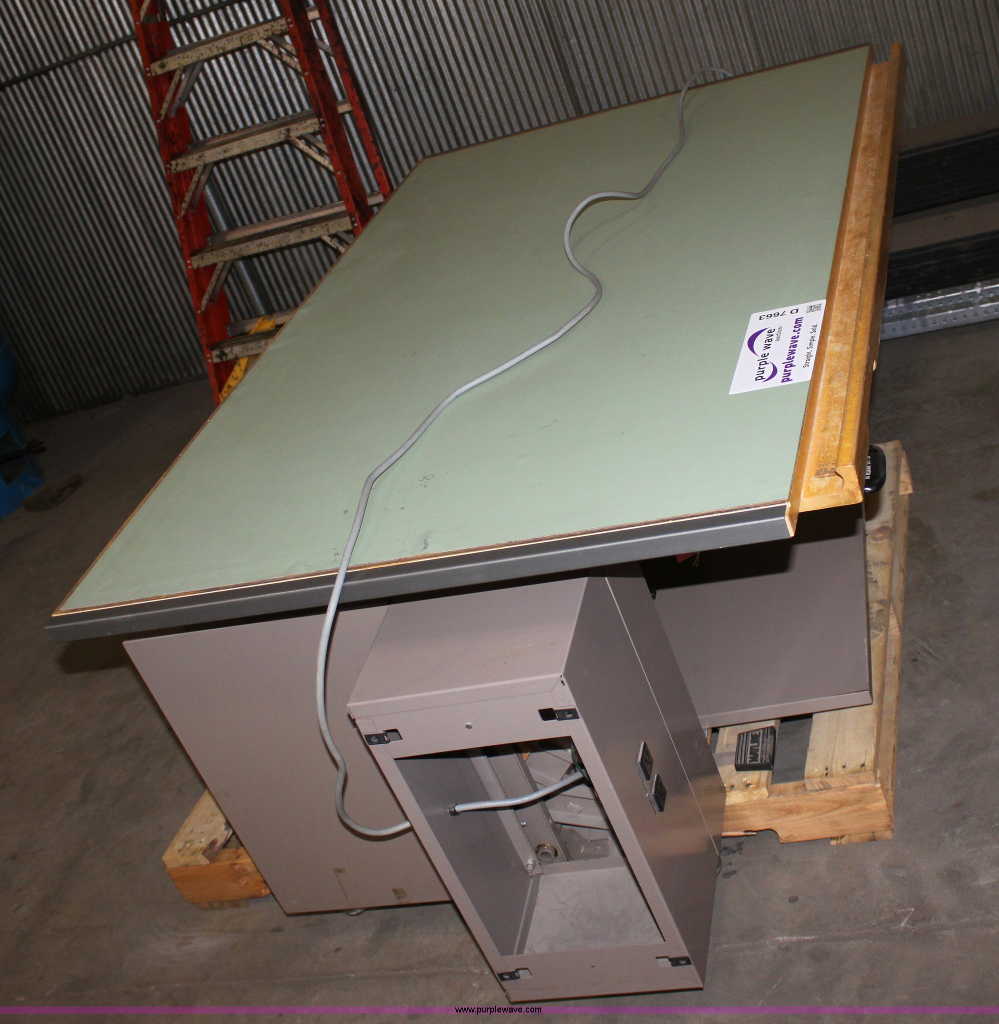 Desk-o-matic desk in South Hutchinson, KS | Item D7663 sold | Purple Wave
